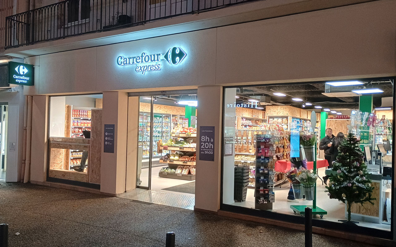 ICG Commerce - Roanne, CARREFOUR EXPRESS en rue piétonne dans le centre-ville